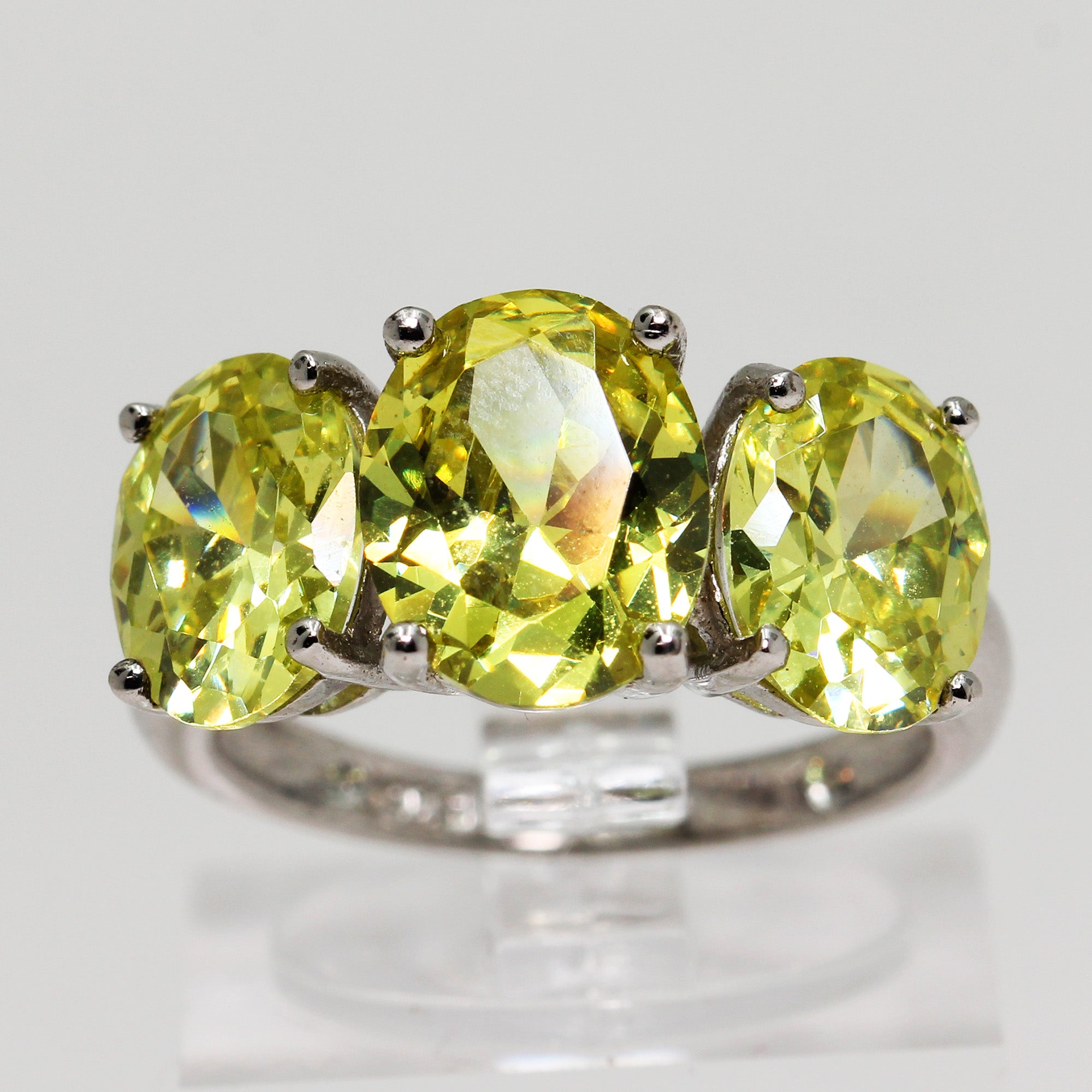 Lady's Sterling Silver Yellow Trinity Stone - Size 6 – Colonial Acres Coins